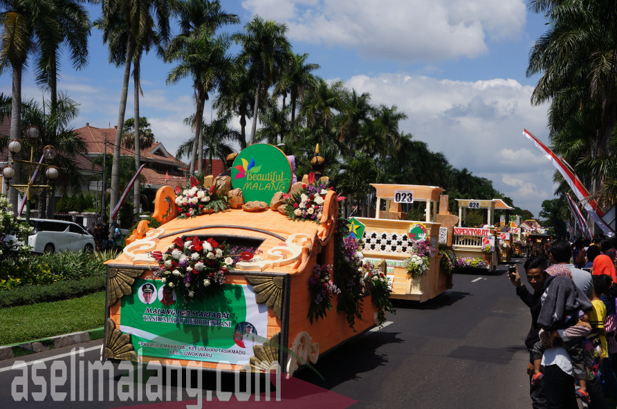 Meriahnya Parade Mobil Hias di Kota Malang | sekedar coretan