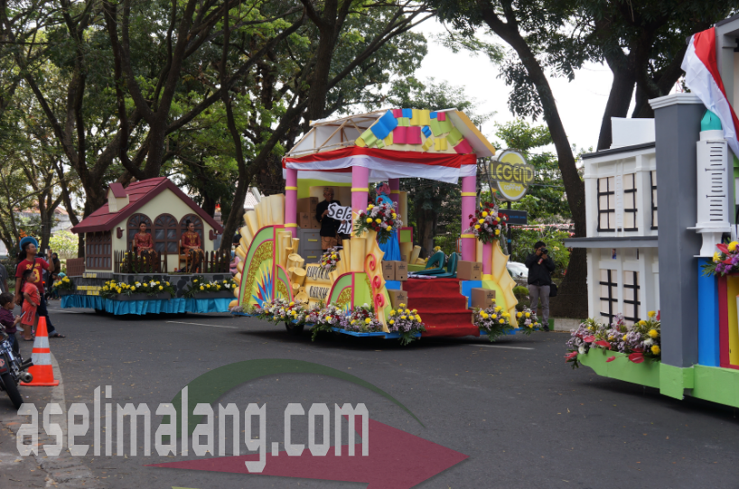 Meriahnya Parade Mobil Hias di Kota Malang | sekedar coretan