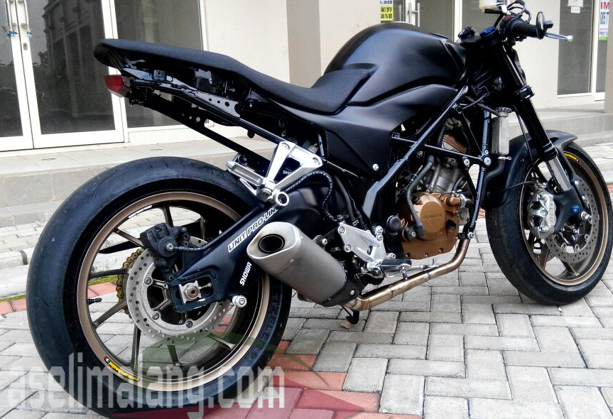 Si Cemen berubah lagi, Modifikasi Honda (old) CB150R Streetfire ...