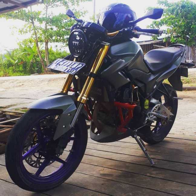 Modifikasi Honda New CB150R ala CB Exmotion | sekedar coretan