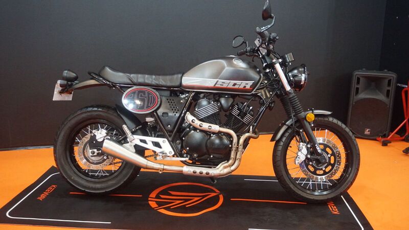 Benelli SCR 250V tampil cadas dengan mesin V2, berikut spesifikasi ...