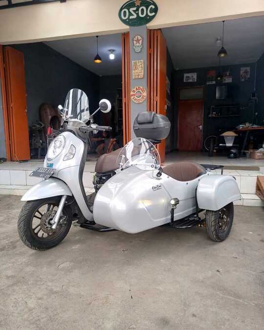 Pingin Honda Scoopy-mu tampil lain daripada yang lain? Pasang sespan ...